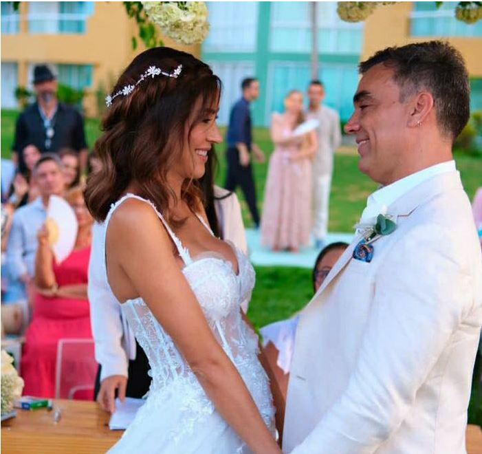 Asier Cazalis vocalista de Caramelos de Cianuro se lanzó al agua