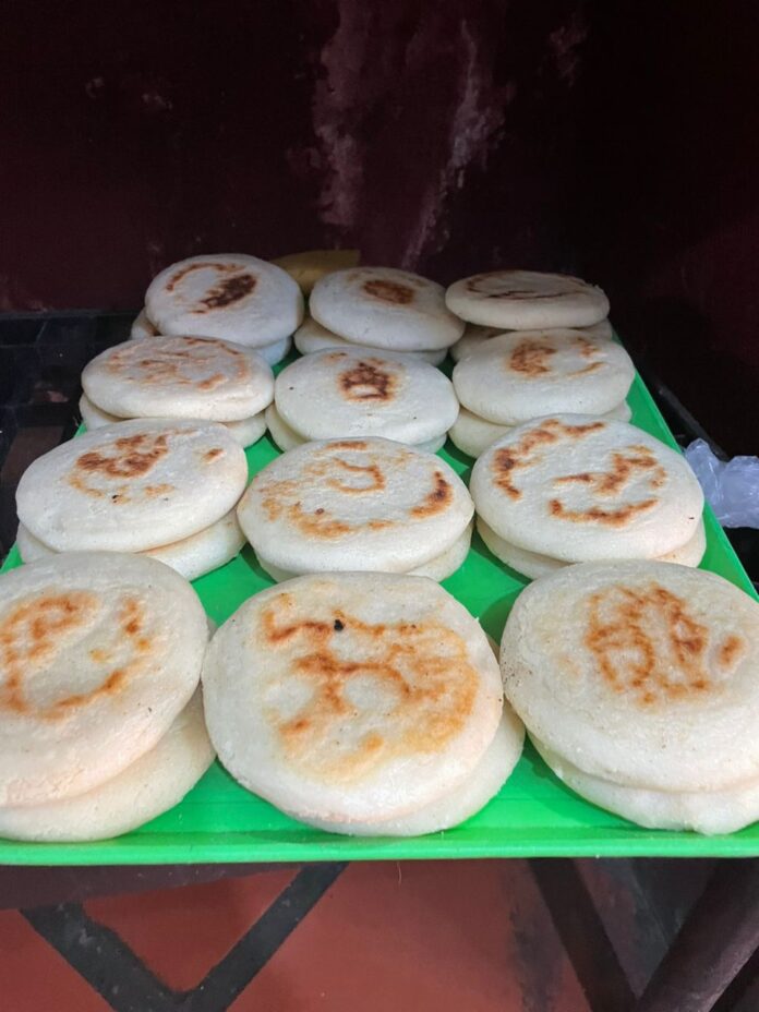 La arepa cabimera: El "Monte Everest"de la gastronomía zuliana, que ...