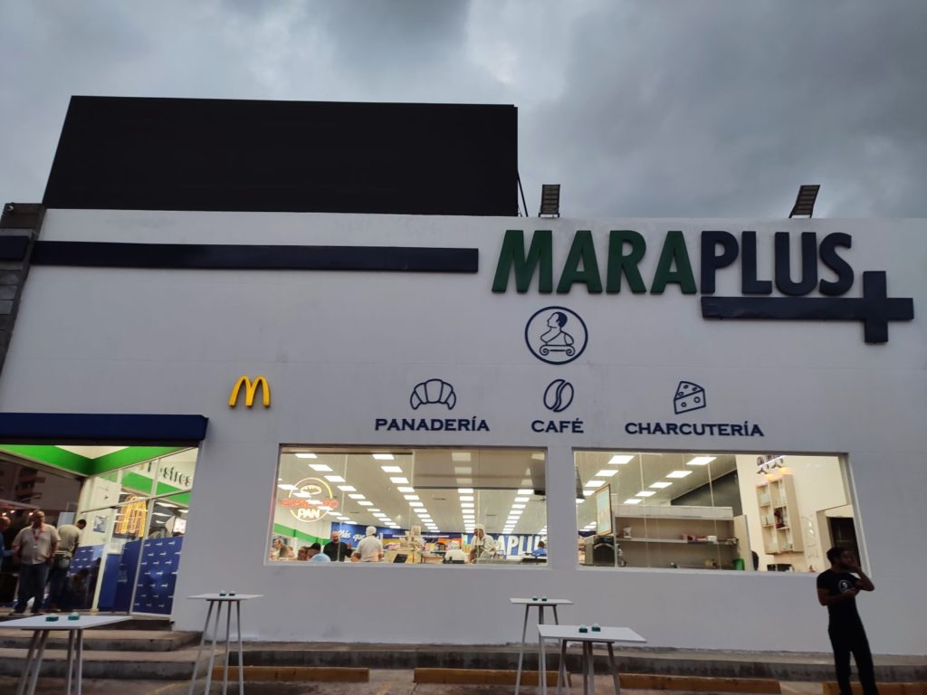 El grupo Maraplus estrena sus nuevas pantallas publicitarias