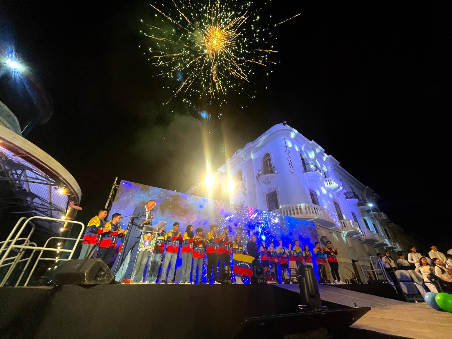 Gobernador Rosales y el Team Venezuela presentaron a “SIKI”, el robot ...