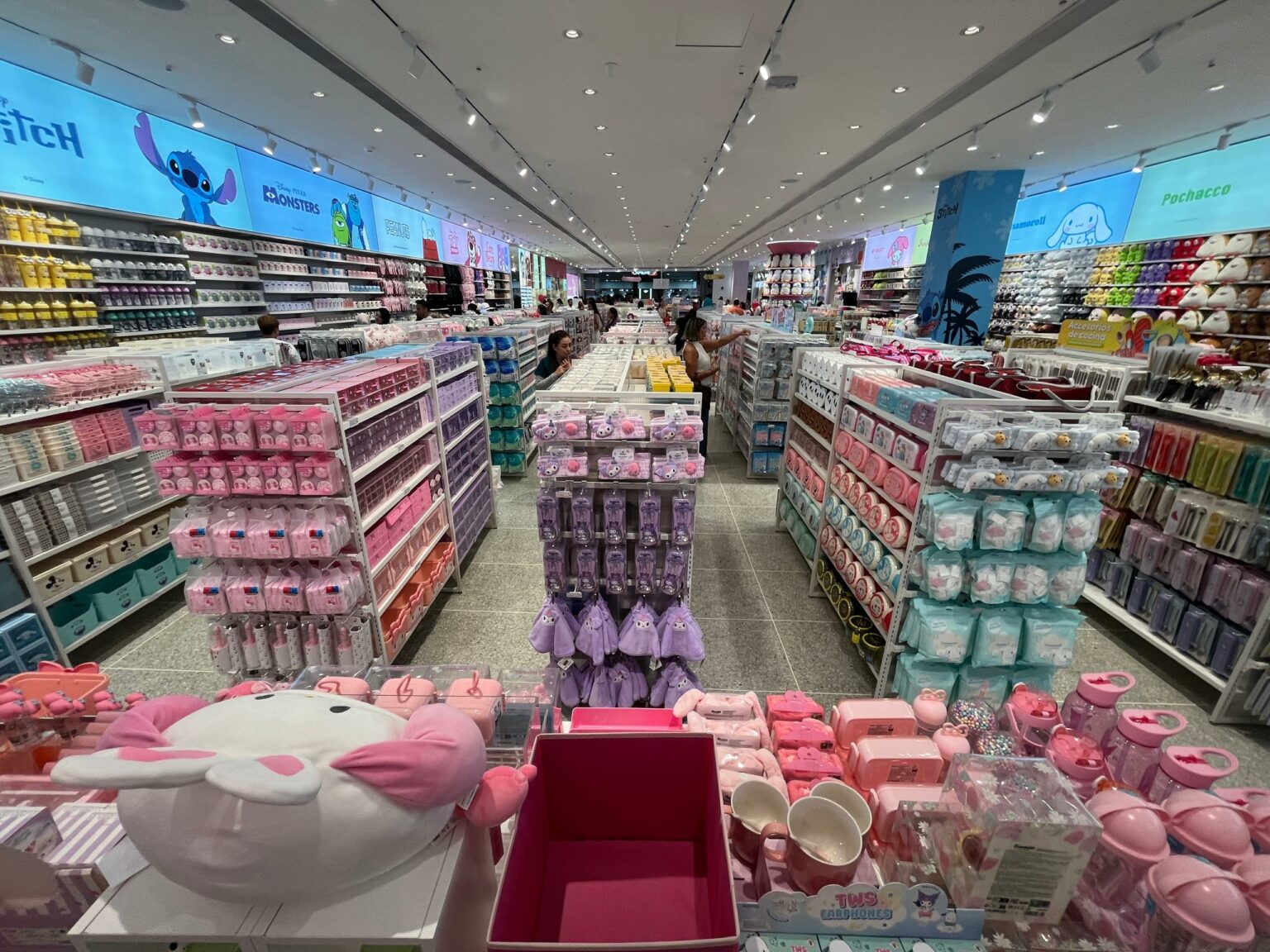 Miniso llega a Maracaibo con su tienda más grande del país