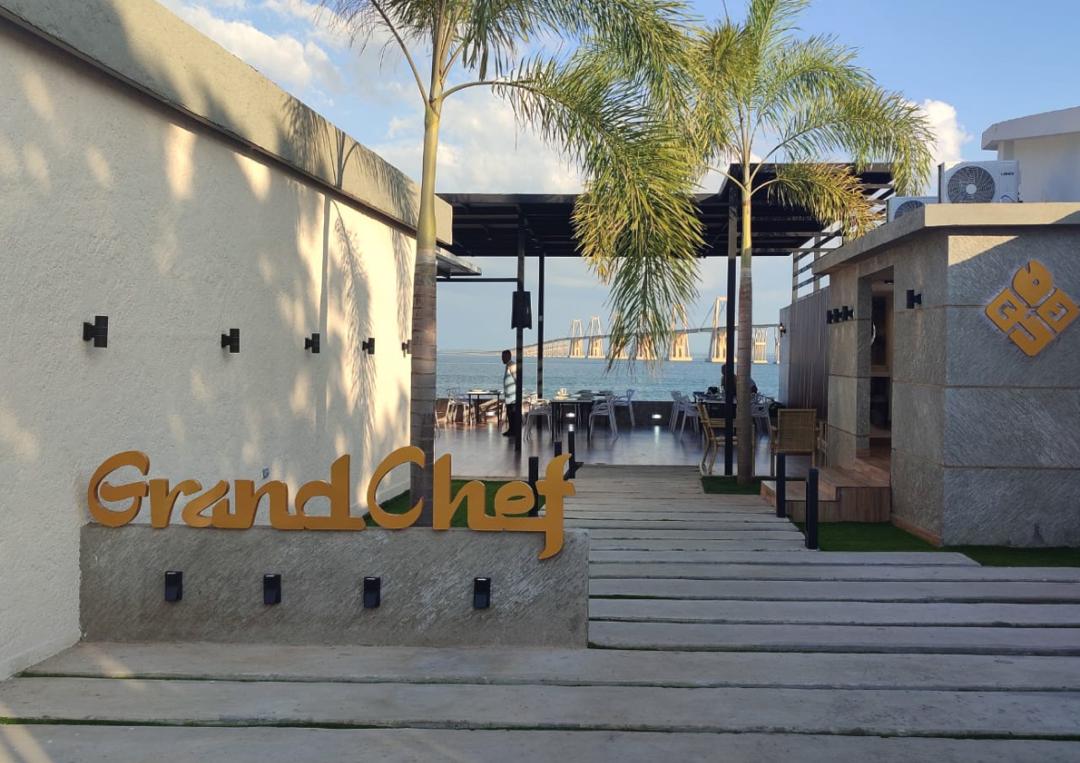 Restaurante Grand Chef, sabor mediterráneo junto a la mejor vista de ...