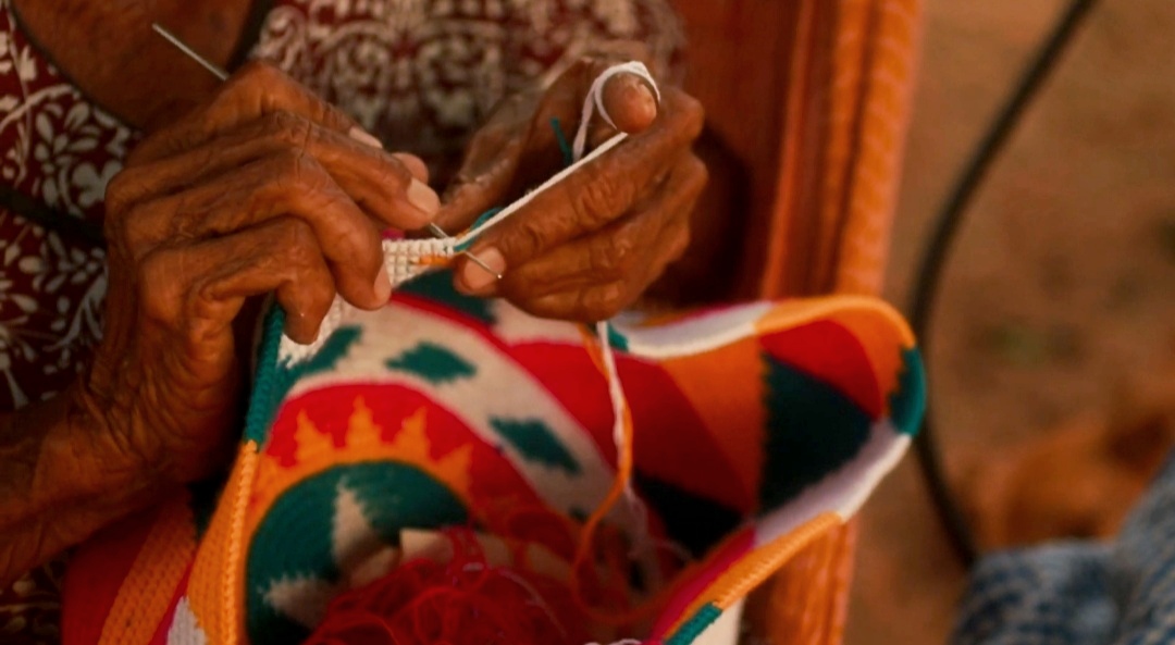 Entrelazando Historias: Arte wayúu entre hilos y colores