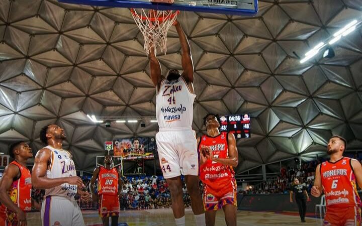 Brillantes barrió a Pioneros en un histórico encuentro para José ...