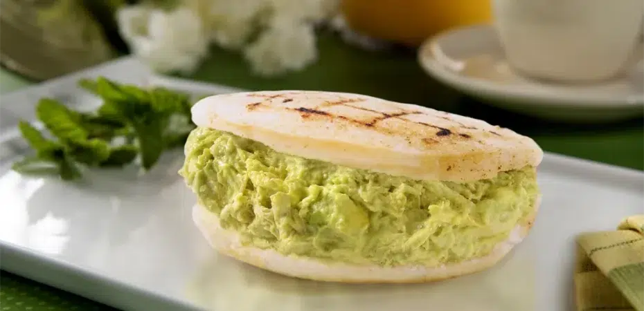 La arepa venezolana y el pan de chicharrón peruano medirán fuerzas en ...